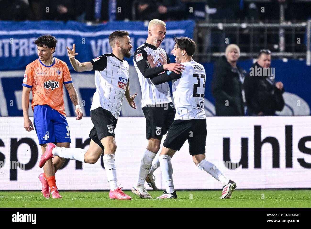 Ulm, Germany. 28th Mar, 2025. Soccer: Bundesliga 2, SSV Ulm 1846 ...