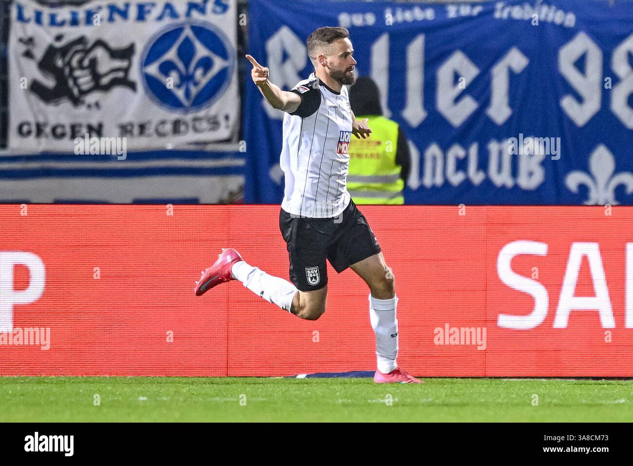 Ulm, Germany. 28th Mar, 2025. Soccer: Bundesliga 2, SSV Ulm 1846 ...