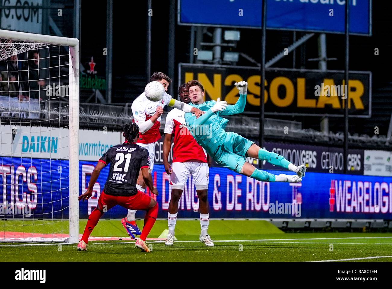 Rotterdam, Netherlands. 28th Mar, 2025. ROTTERDAM, 28-03-2025, Van ...