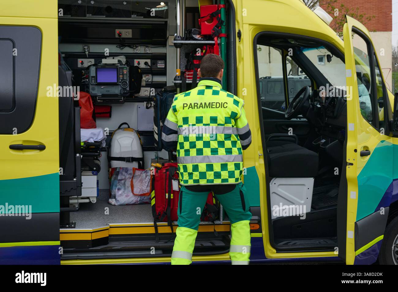 Car accidents ambulance hi-res stock photography and images - Alamy
