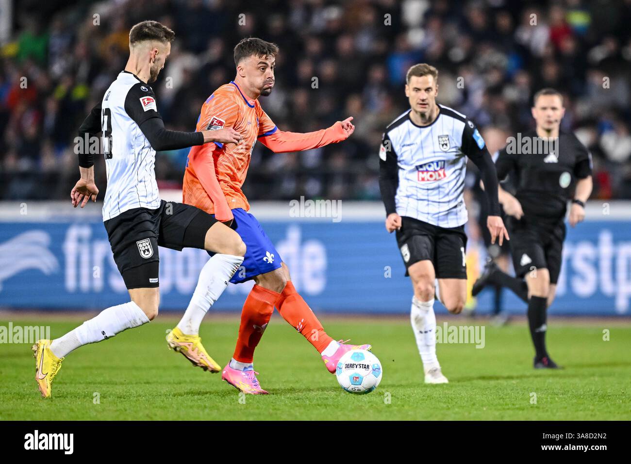 Ulm, Germany. 28th Mar, 2025. Soccer: Bundesliga 2, SSV Ulm 1846 ...