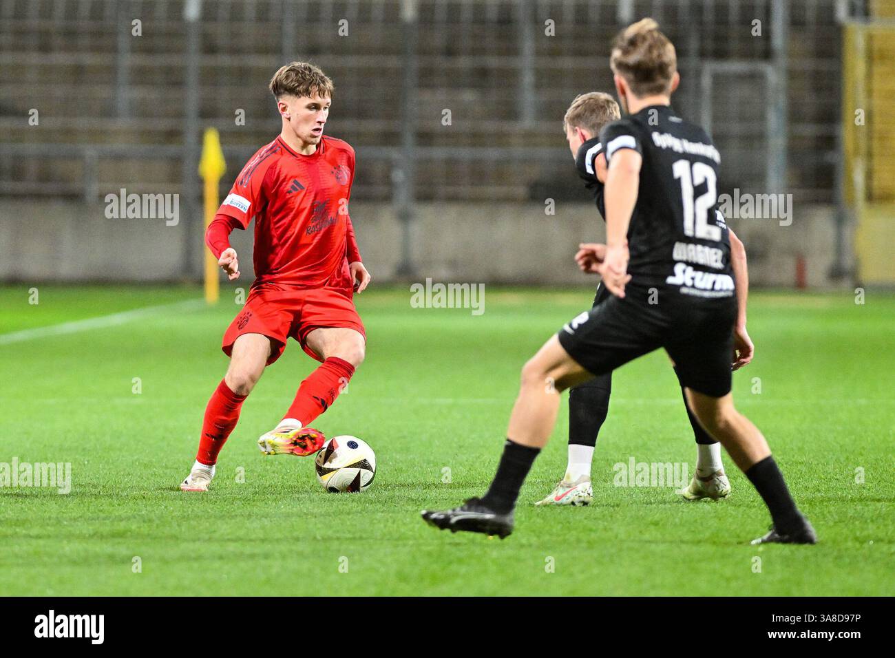 Muenchen, Deutschland. 28th Mar, 2025. im Duell Tim BINDER (FC Bayern M ...