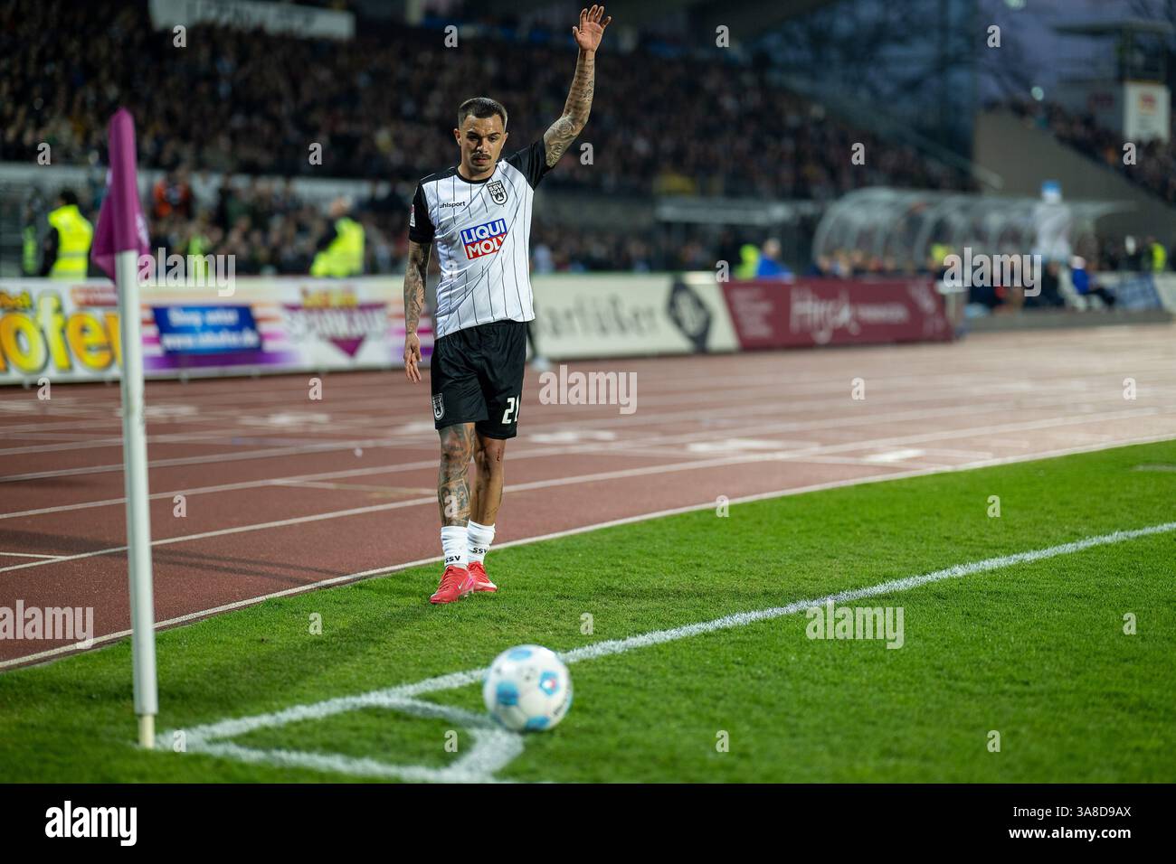 Ulm, Deutschland. 28th Mar, 2025. Oliver Batista Meier (SSV Ulm 1846 ...