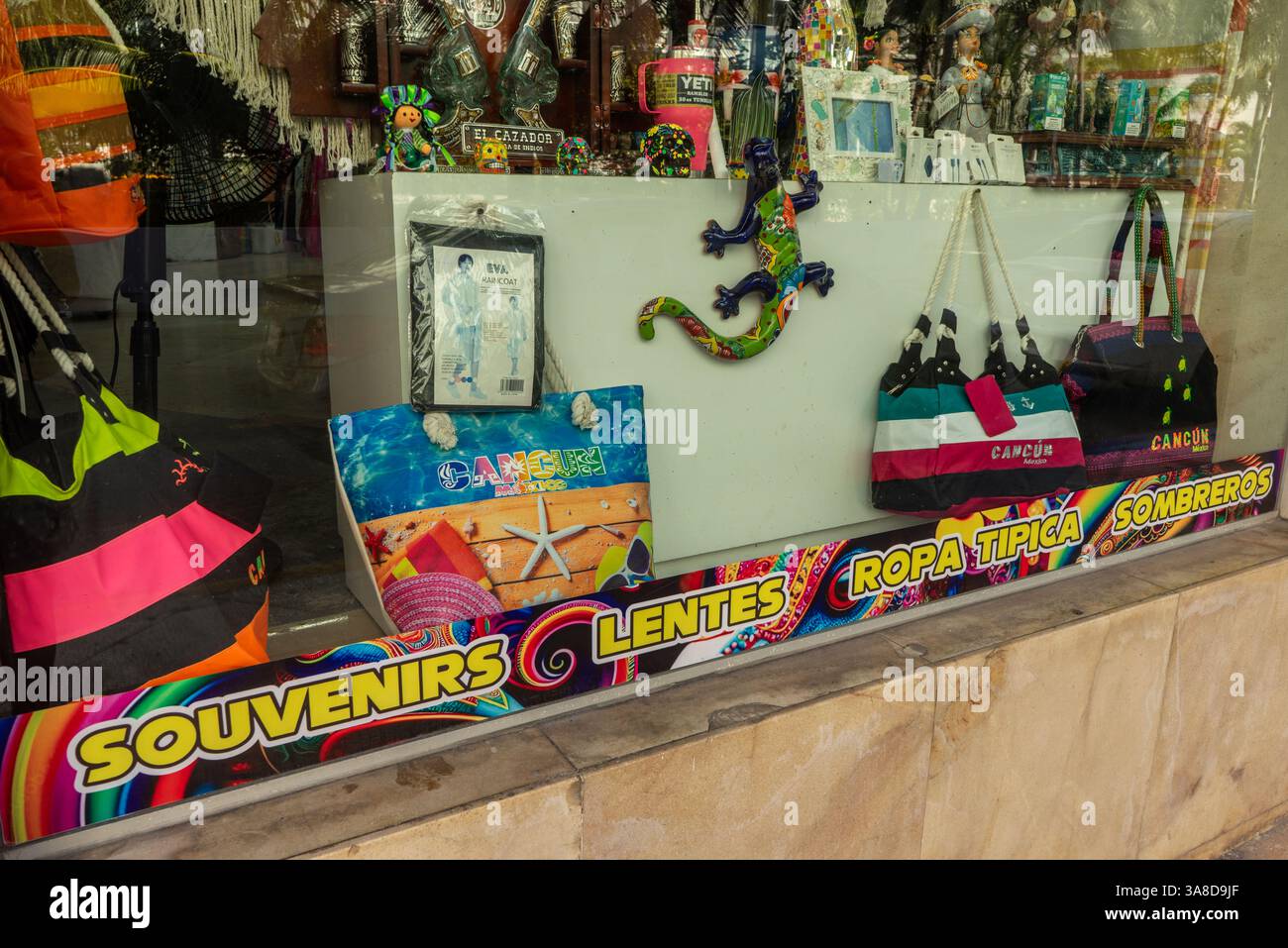 Old shopping mall in the Caribbean beaches of Cancun, Quintana Roo ...