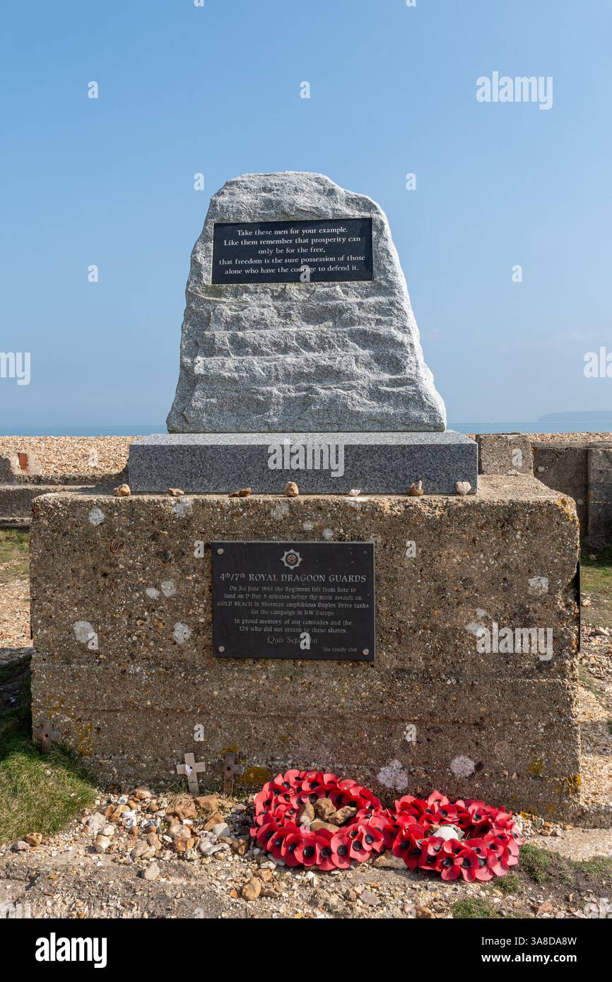 Memorial on Lepe Beach to commemorate the men of the British 4th/7th ...