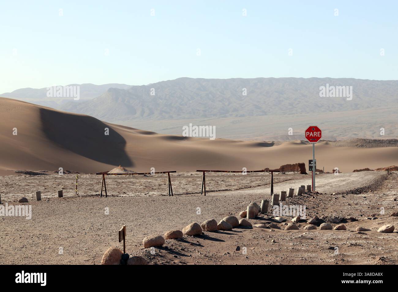Segnale di stop hi-res stock photography and images - Alamy