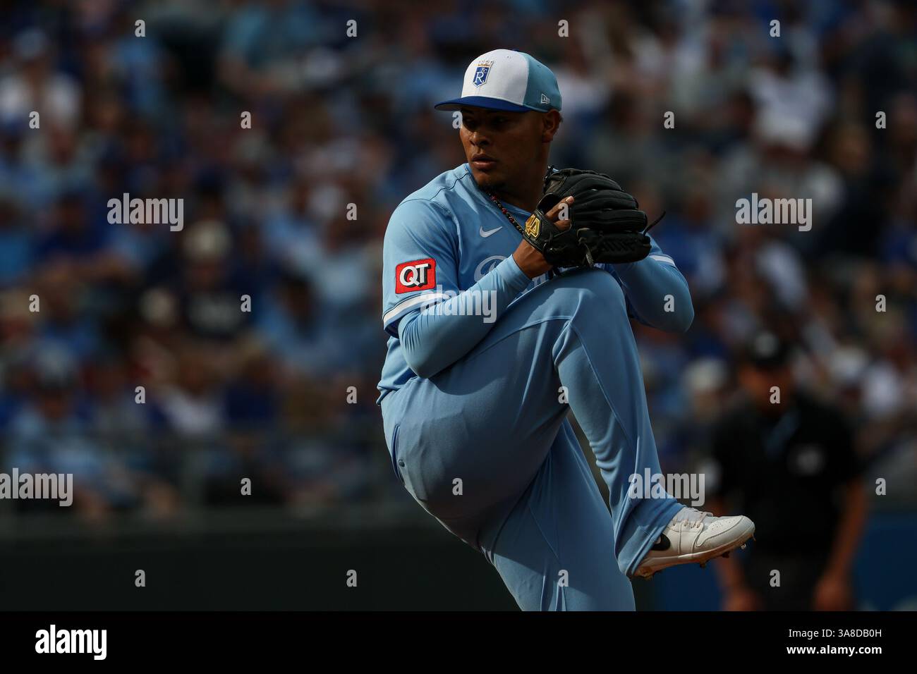 Kansas City, MO, USA. 27th Mar, 2025. Kansas City Royals relief pitcher ...