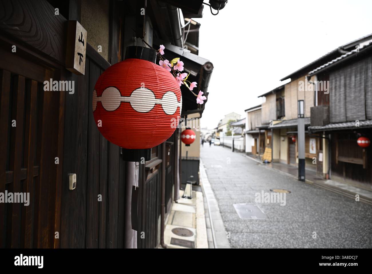 Traditional streets near Kitano Tenmangu Shrine in Kyoto, Japan ...