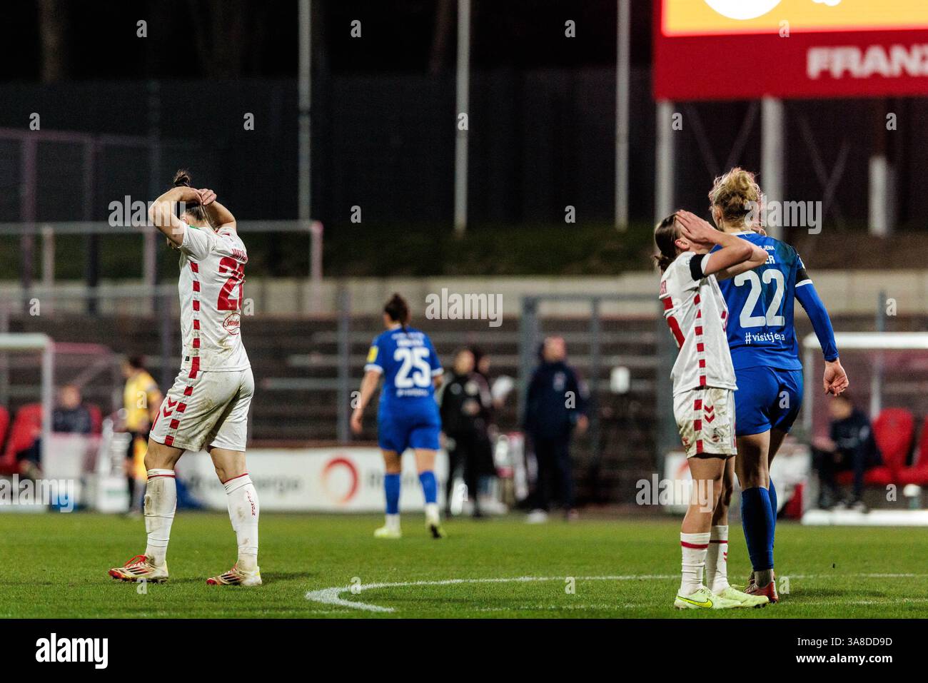 Koeln, Deutschland. 28th Mar, 2025. Sylwia Matysik (1. FC K?ln, 20) und Laura Donhauser (1. FC K ...