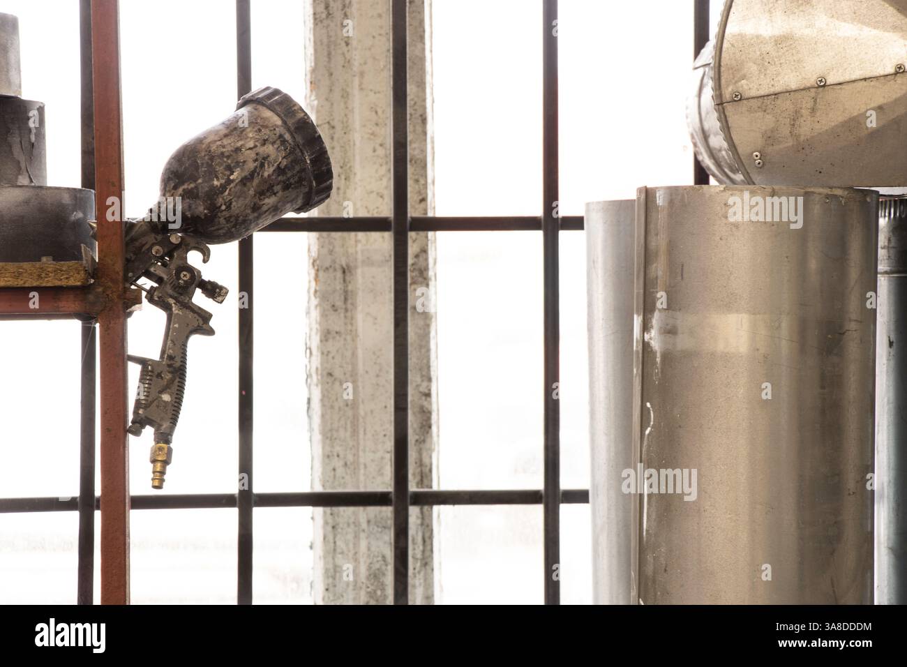 Spray gun in master hi-res stock photography and images - Alamy