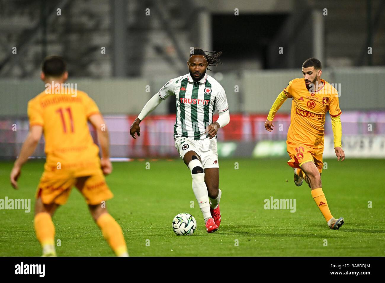 10 Waniss TAIBI (raf) - 02 Blondon MEYAPYA (red) during the Ligue 2 BKT ...