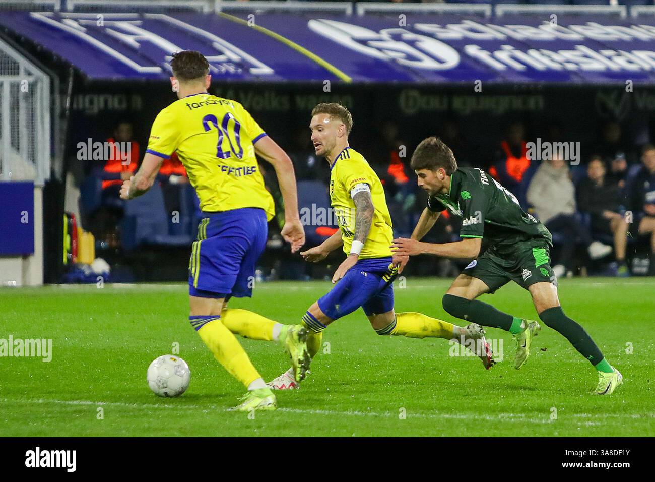 Leeuwarden, Netherlands. 28th Mar, 2025. LEEUWARDEN - 28-03-2025, Kooi ...