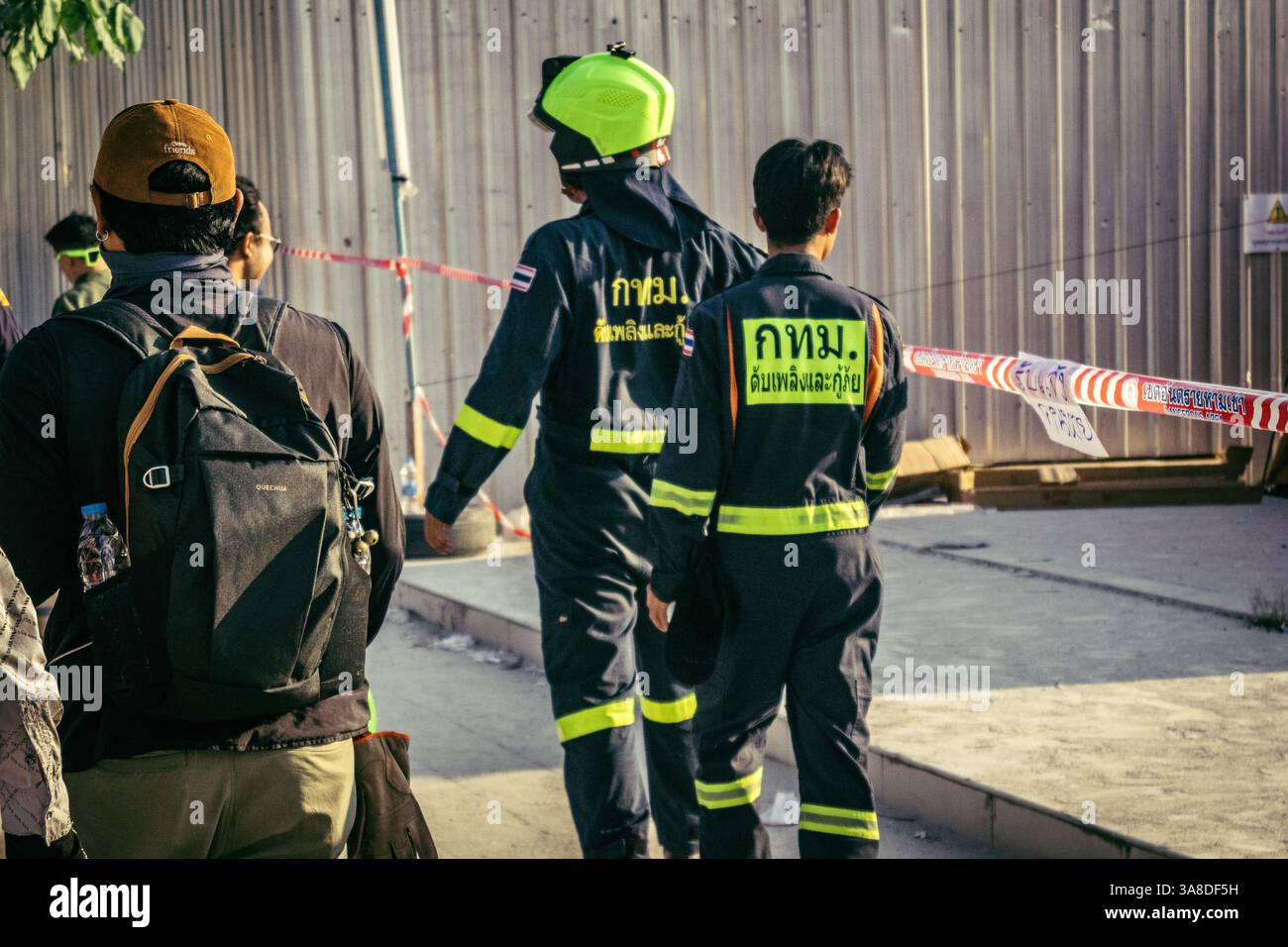 Bangkok, Thailand, March 28, 2025 Rescuers in Bangkok are at the site ...