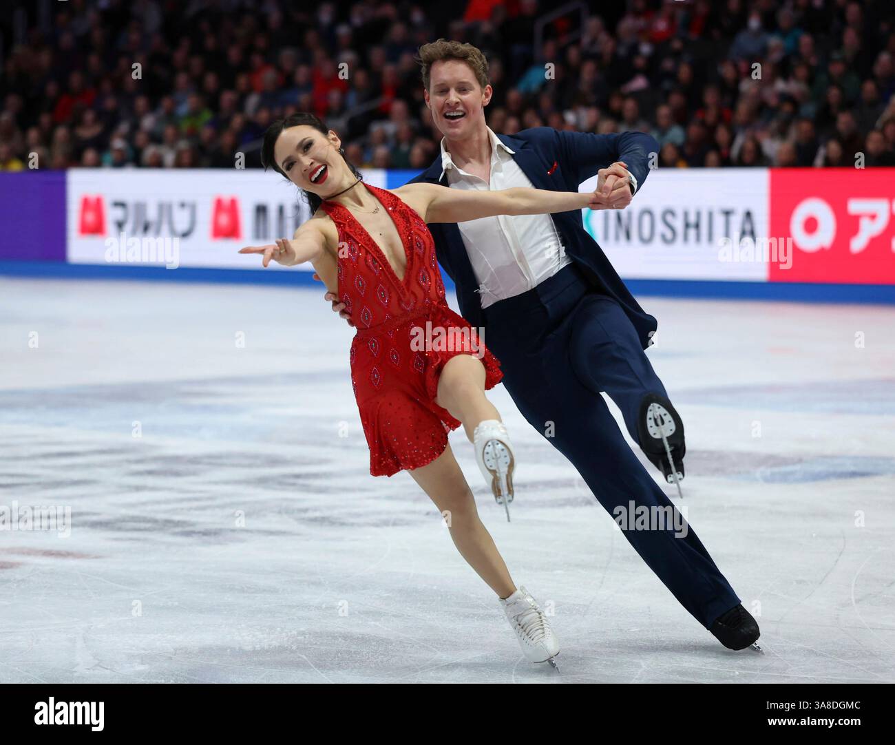 Madison CHOCK and Evan BATES of the United States perform during the ...