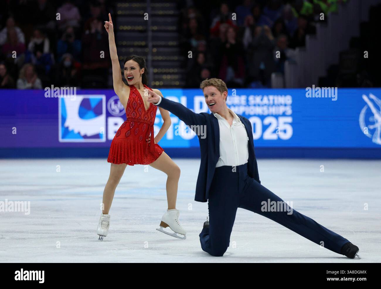 Madison CHOCK and Evan BATES of the United States perform during the ...