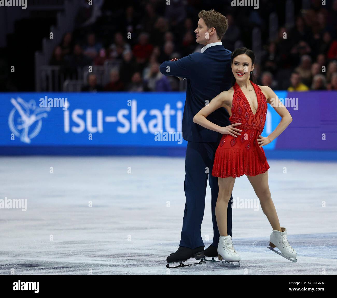 Madison CHOCK and Evan BATES of the United States perform during the ...