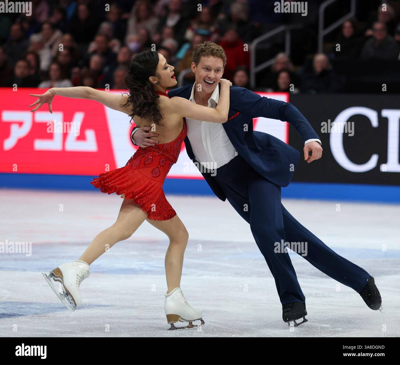 Madison CHOCK and Evan BATES of the United States perform during the ...