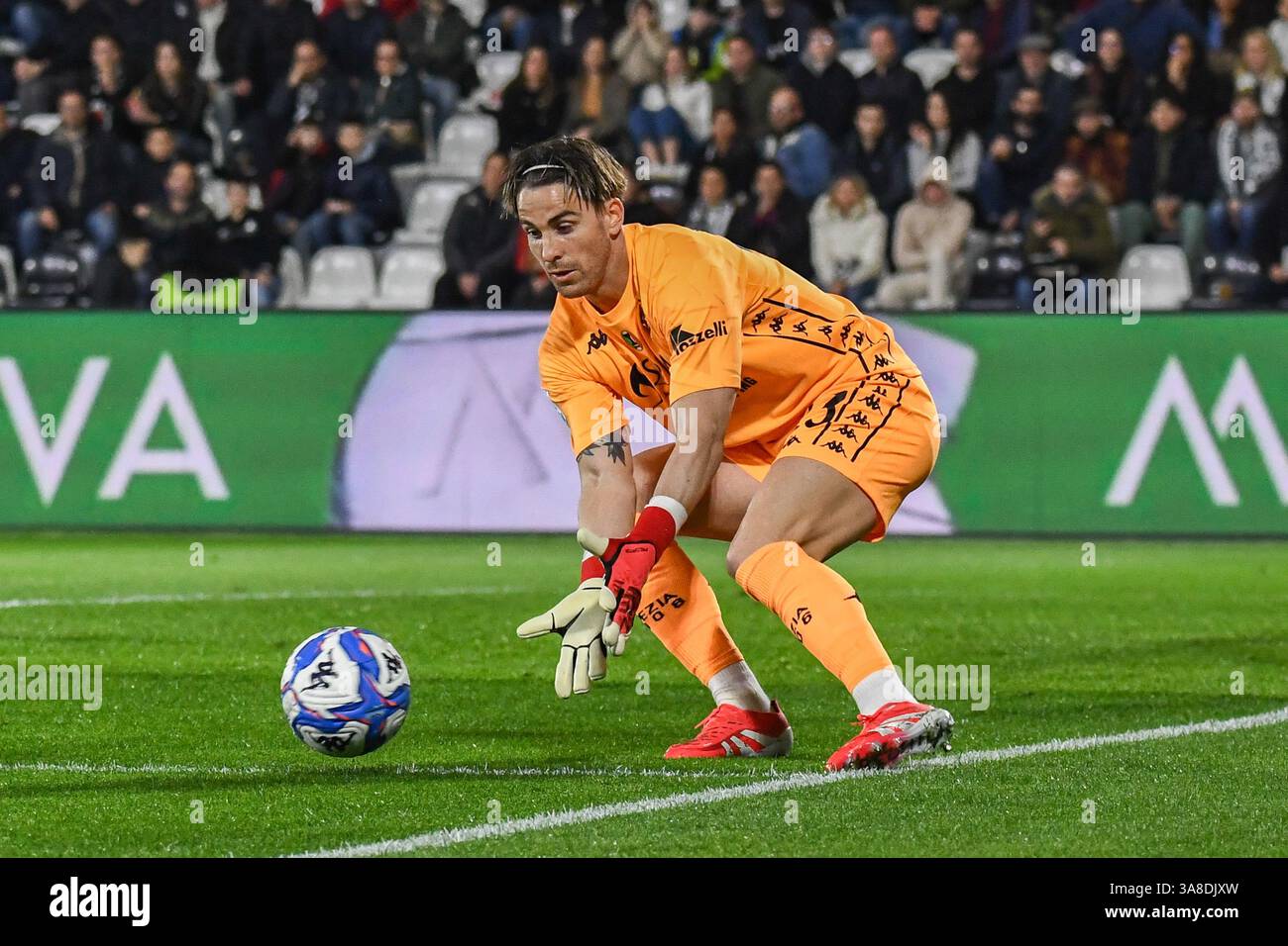 La Spezia, Italy. 28th Mar, 2025. Leandro Chichizola (Spezia) in action ...