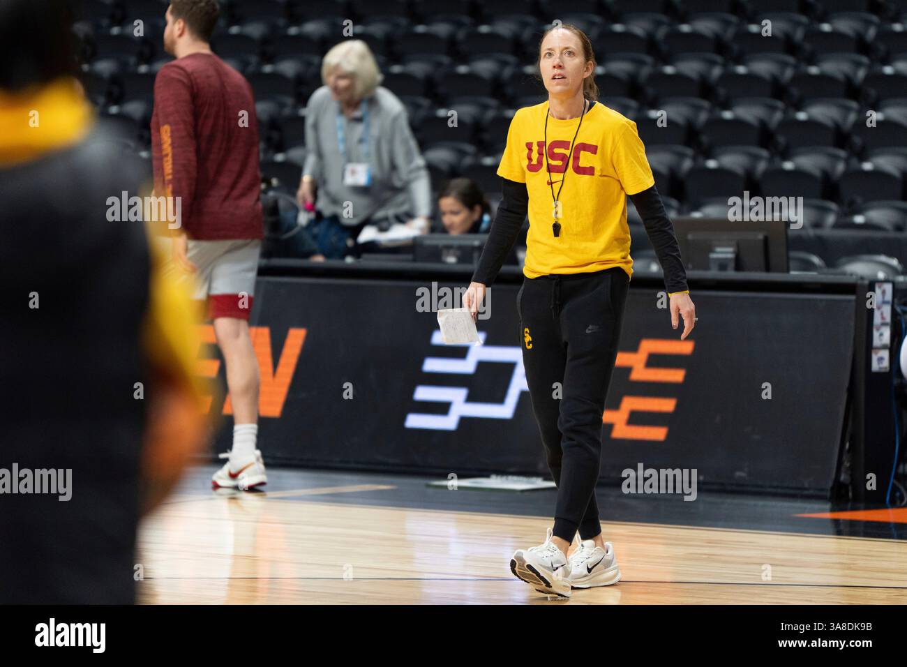 Southern California head coach Lindsay Gottlieb looks up during ...