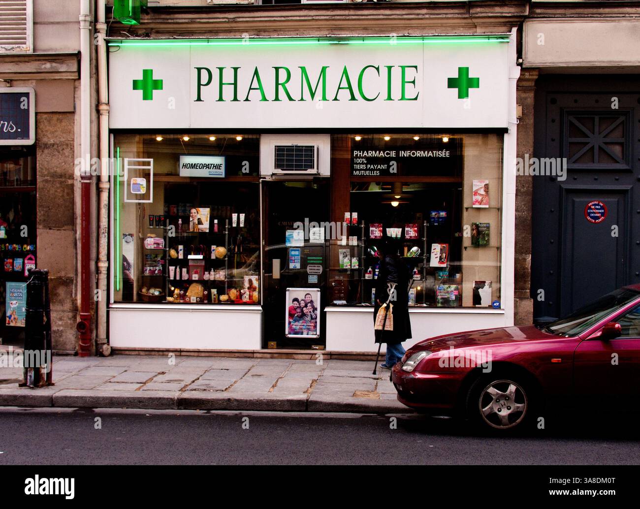 Exterior of a pharmacy in Paris, France Stock Photo - Alamy