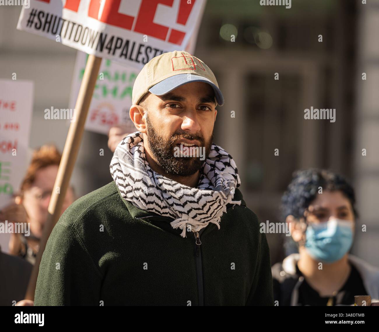 Newark, USA. 28th Mar, 2025. Pro Palestinian supporters for Mahmoud ...