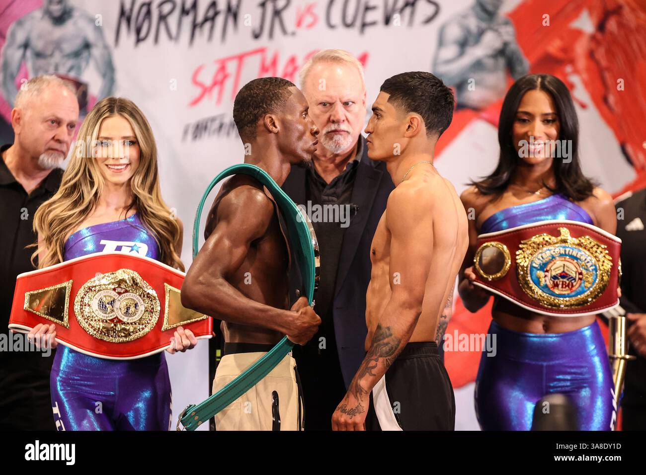 Las Vegas, NV, USA. 28th Mar, 2025. Featherweights Bruce Carrington and ...
