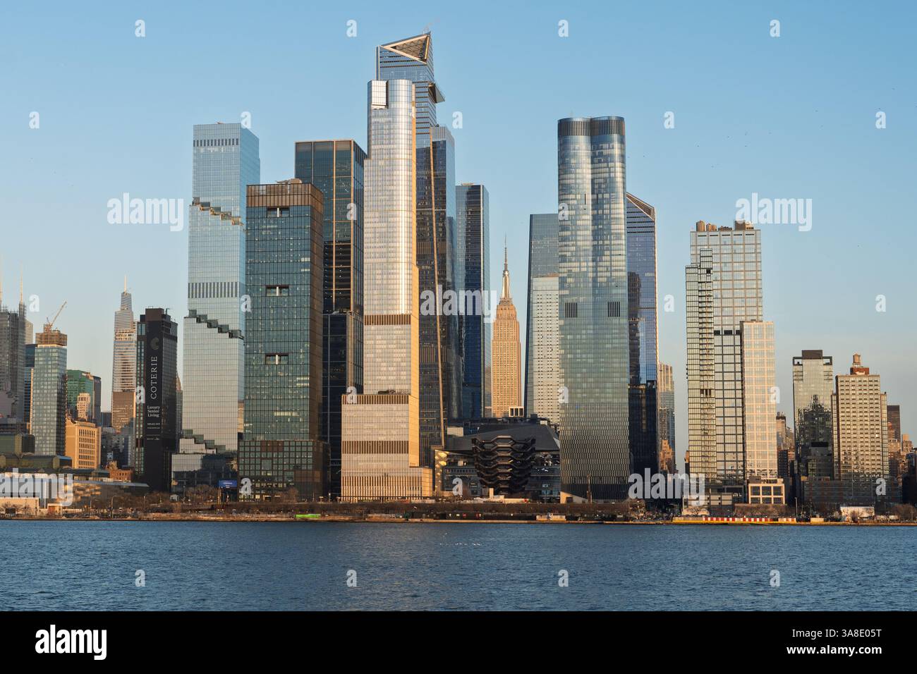 Midtown Manhattan as seen from across the Hudson River on the New ...