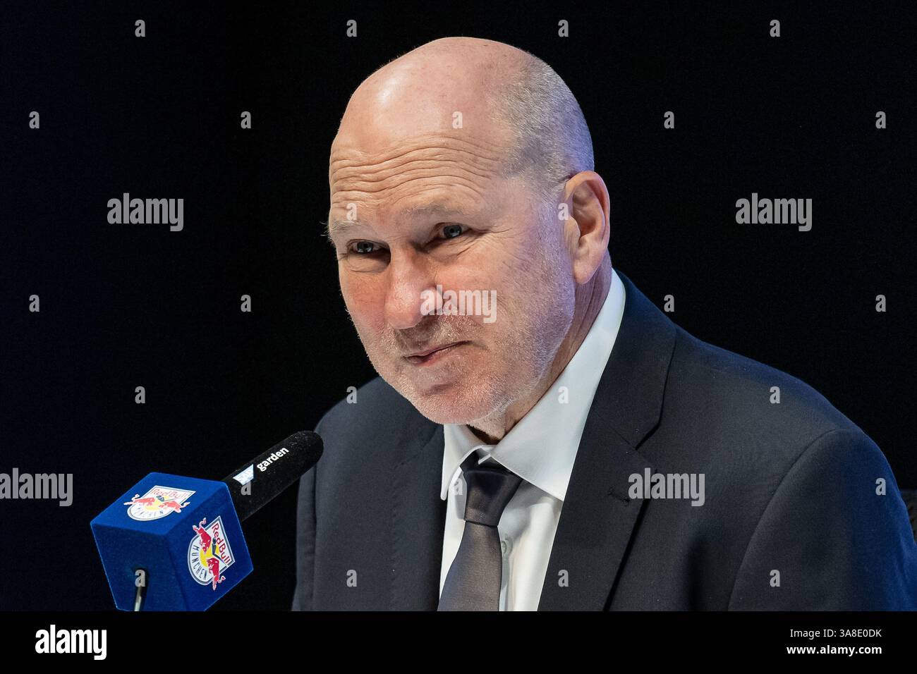 Muenchen, Deutschland. 28th Mar, 2025. Don Jackson (Chef-Trainer, EHC ...