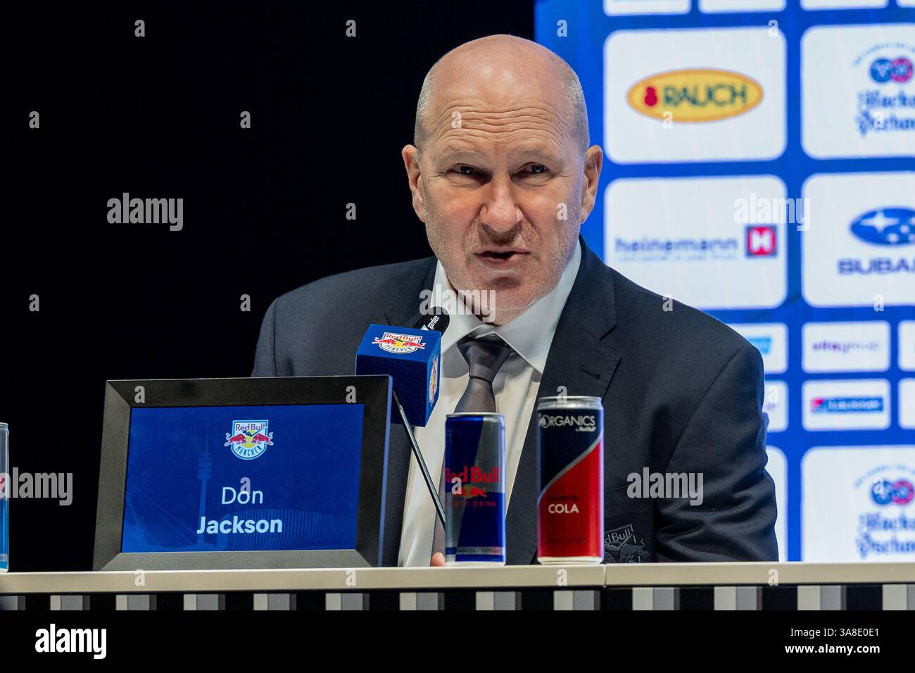 Muenchen, Deutschland. 28th Mar, 2025. Don Jackson (Chef-Trainer, EHC ...