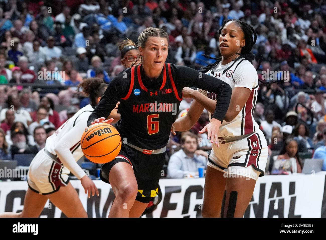 Maryland guard Saylor Poffenbarger (6) drives to the basket during the ...
