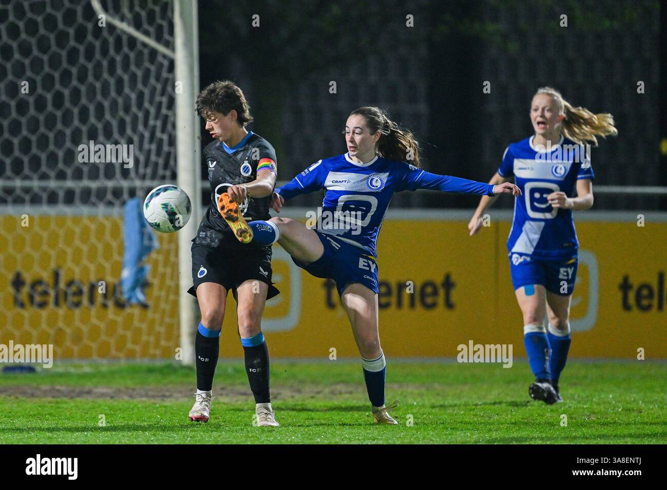 Gent, Belgium. 28th Mar, 2025. Isabelle Iliano (18) of Club YLA, Nena Retsin (14) of KAA Gent ...
