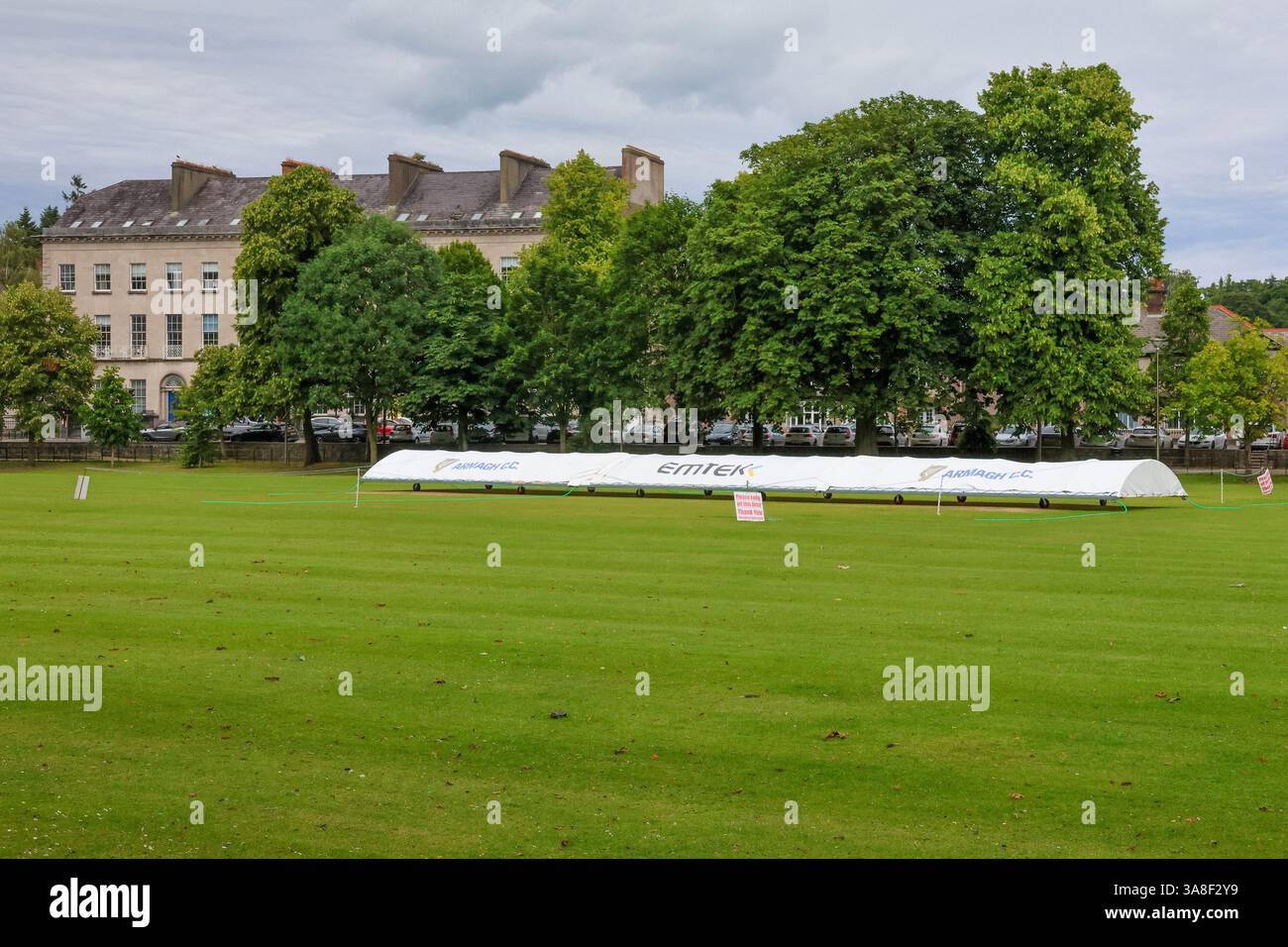 Cricket pitch the mall hi-res stock photography and images - Alamy