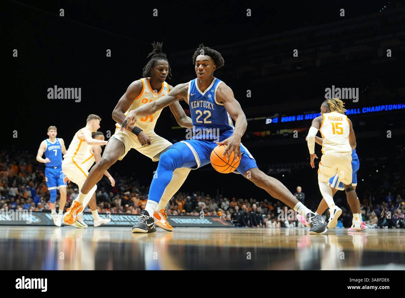 Kentucky's Amari Williams (22) heads to the basket as Tennessee's Felix ...