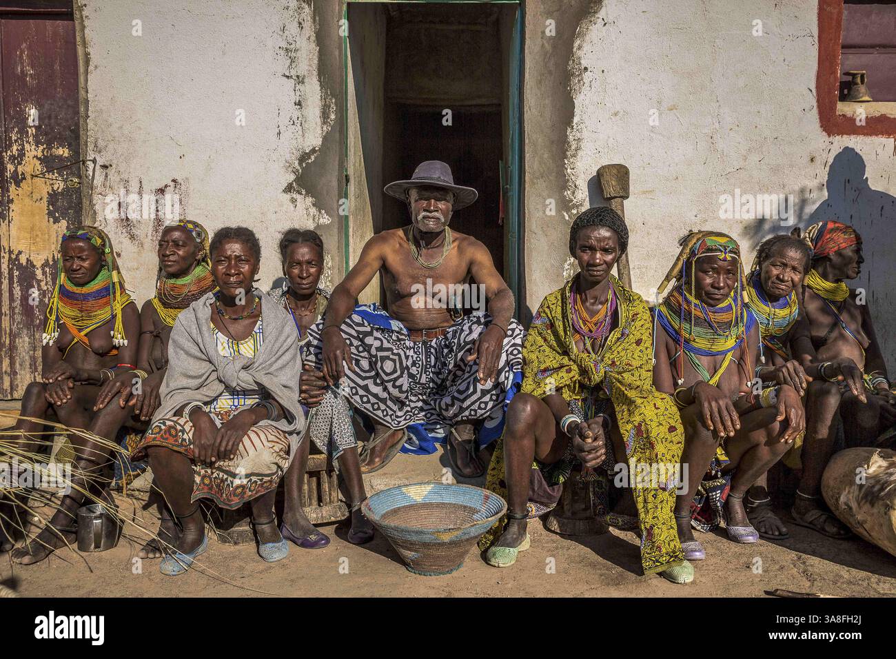 Mwila tribe hi-res stock photography and images - Alamy