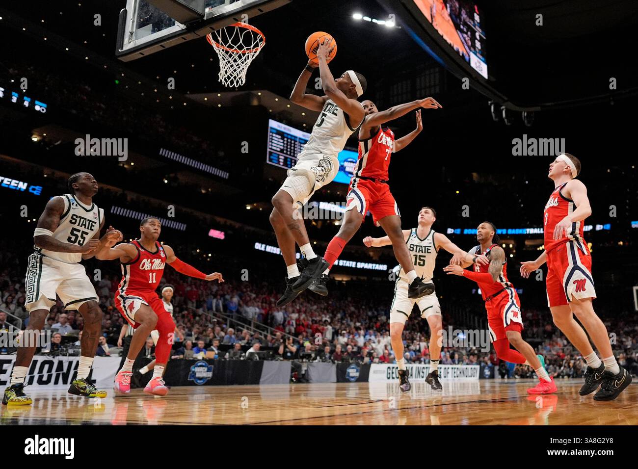 Michigan State guard Tre Holloman (5) heads to the hoop against ...