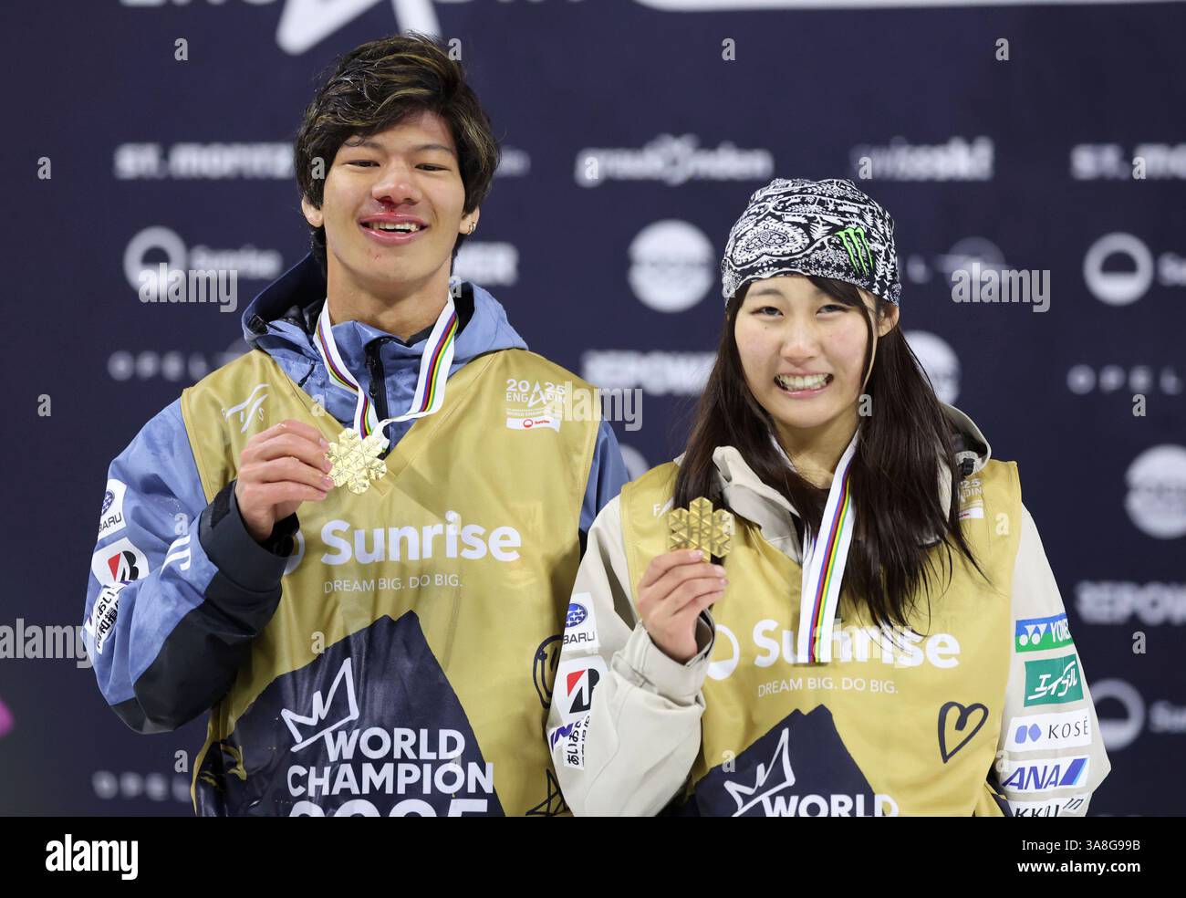 Ryoma Kimata（L）and Kokomo Murase of Japan celebrate during snowboard ...
