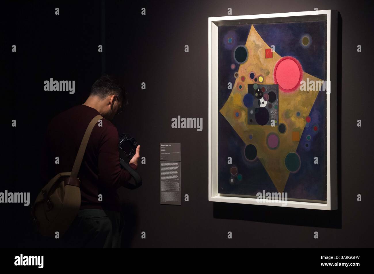Malaga, Spain. 28th Mar, 2025. A man looks at the painting title ...