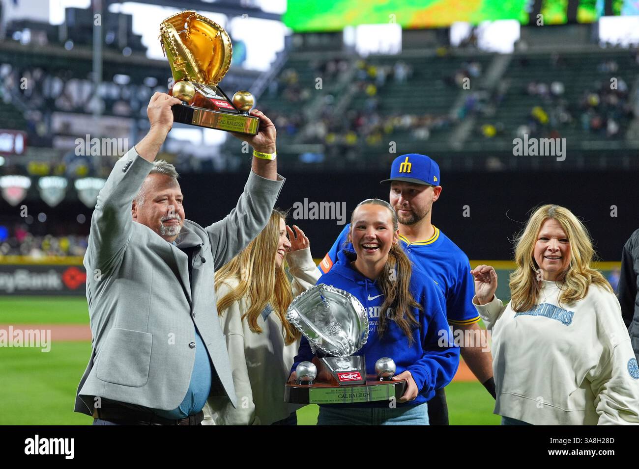 Todd Raleigh, father of Seattle Mariners catcher Cal Raleigh, fourth ...