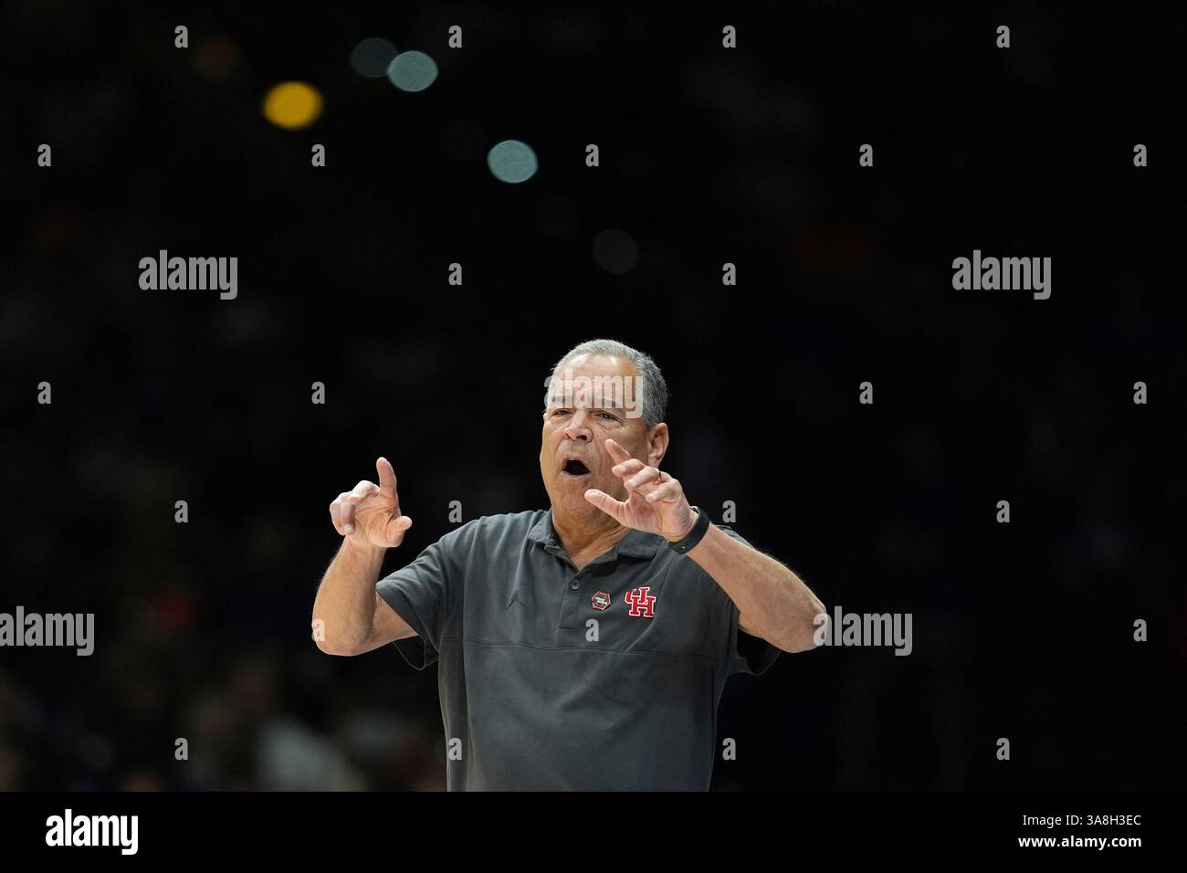 Houston head coach Kelvin Sampson is seen on the sidelines during the ...