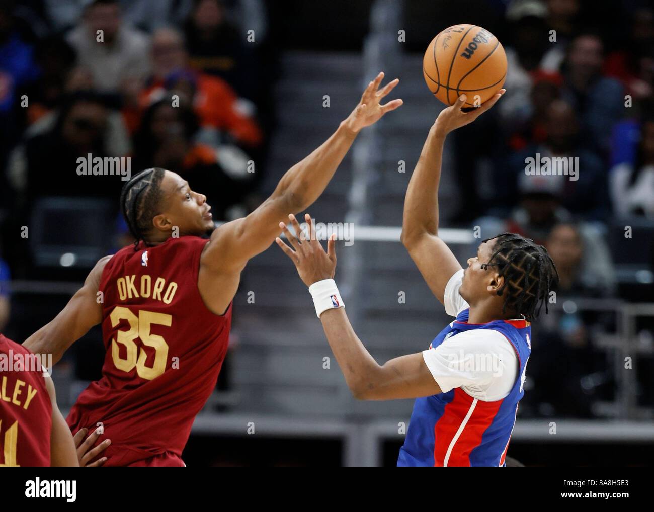 Cleveland Cavaliers forward Isaac Okoro (35) defends against a shot by ...