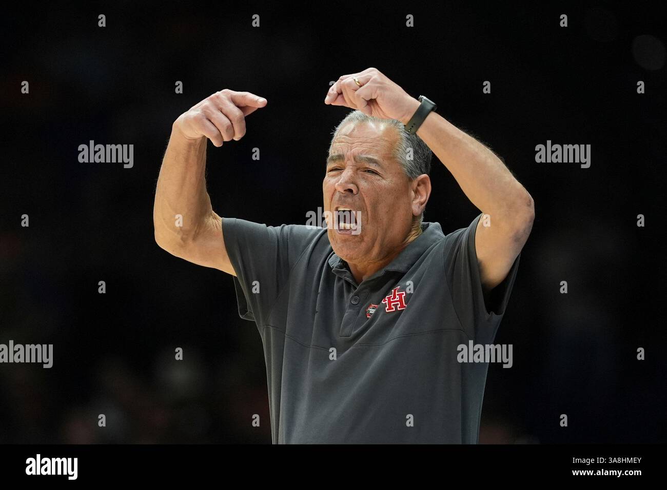 Houston head coach Kelvin Sampson yells from the sidelines during the ...