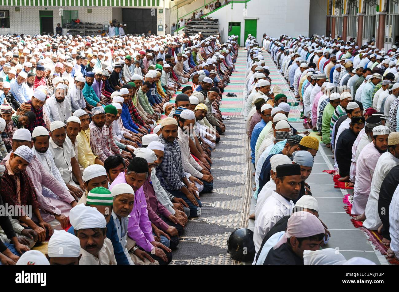 India. 28th Mar, 2025. NOIDA, INDIA - MARCH 28: Muslim devotees offer ...