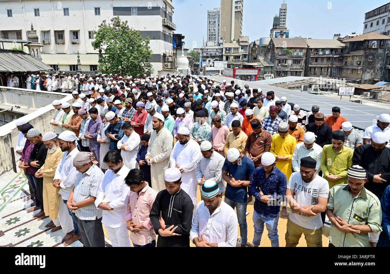 MUMBAI, INDIA - MARCH 28: Muslim devotees offer Alvida namaz on the ...