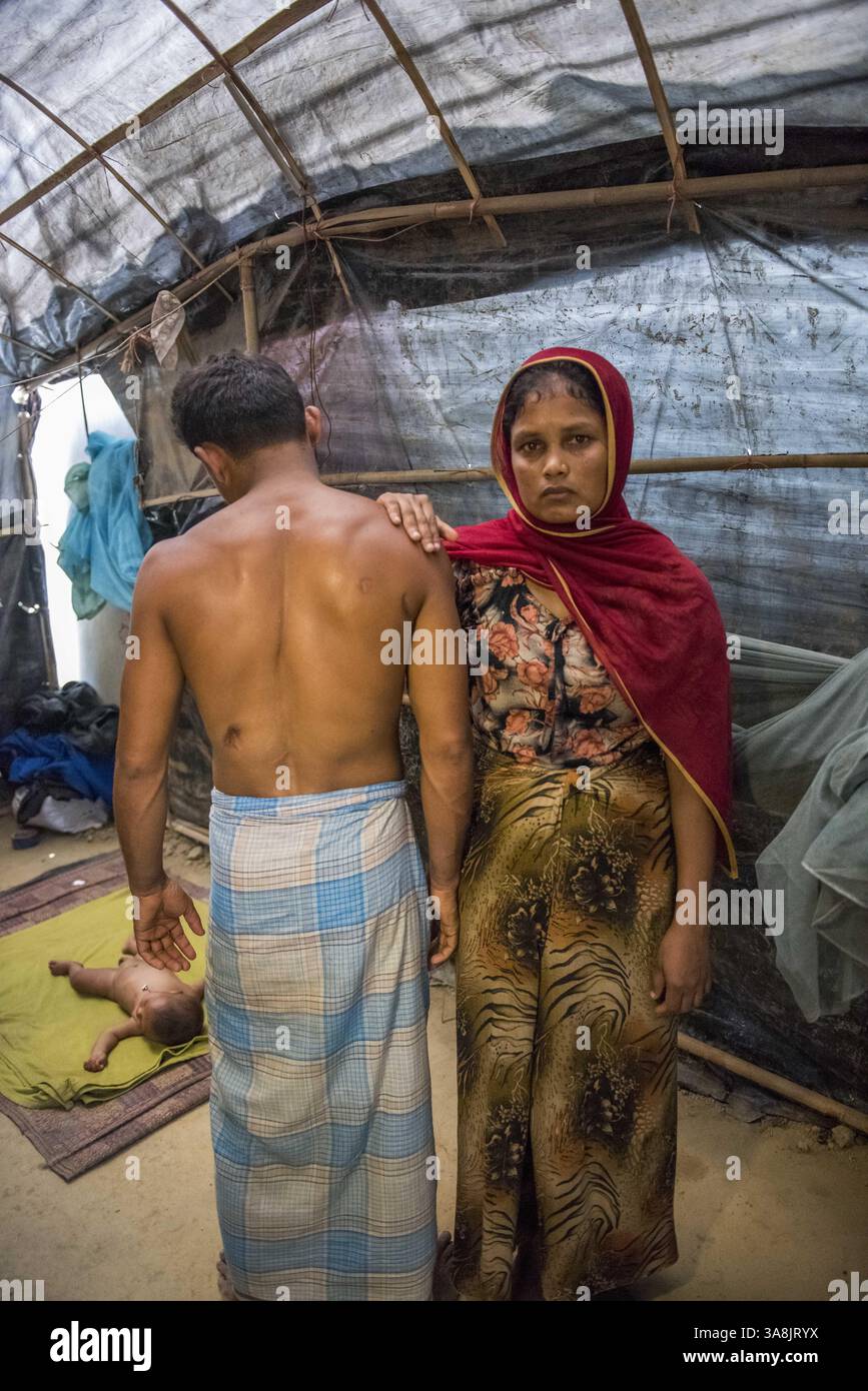 Woman shows group burmese children hi-res stock photography and images ...