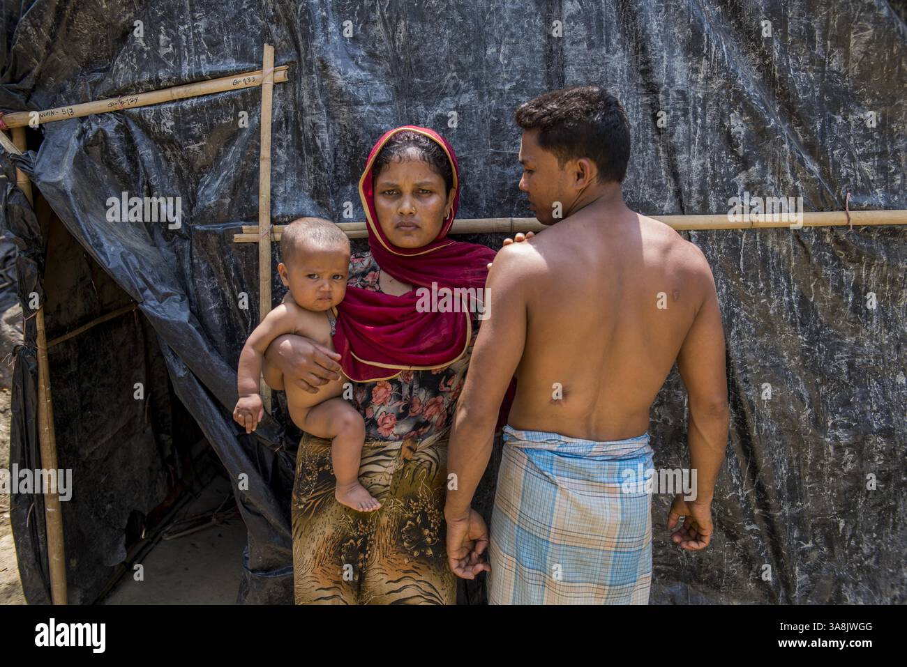 Woman shows group burmese children hi-res stock photography and images ...
