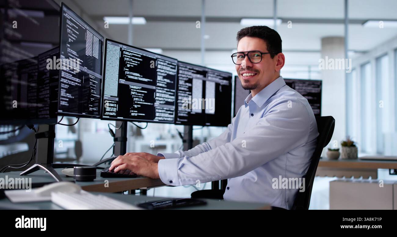 Man coding on pc hi-res stock photography and images - Alamy