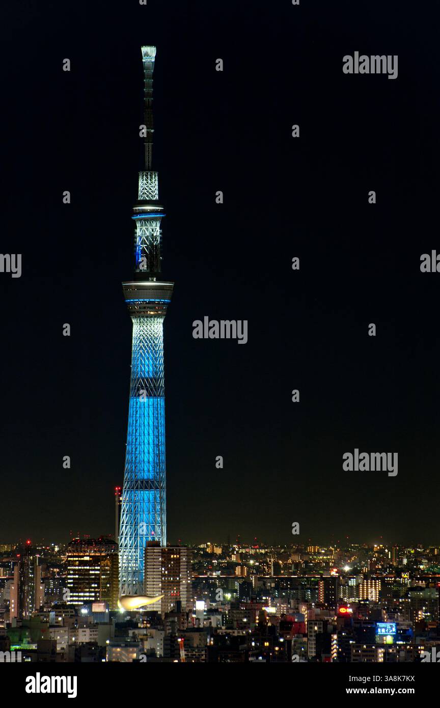 Tokyo Skytree, the radio and TV broadcasting tower, rising high above ...