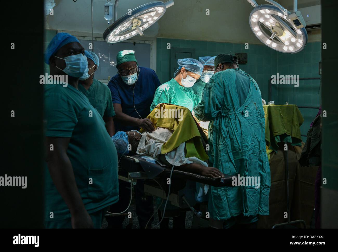 (250329) -- KITWE, March 29, 2025 (Xinhua) -- Chinese and Zambian ...