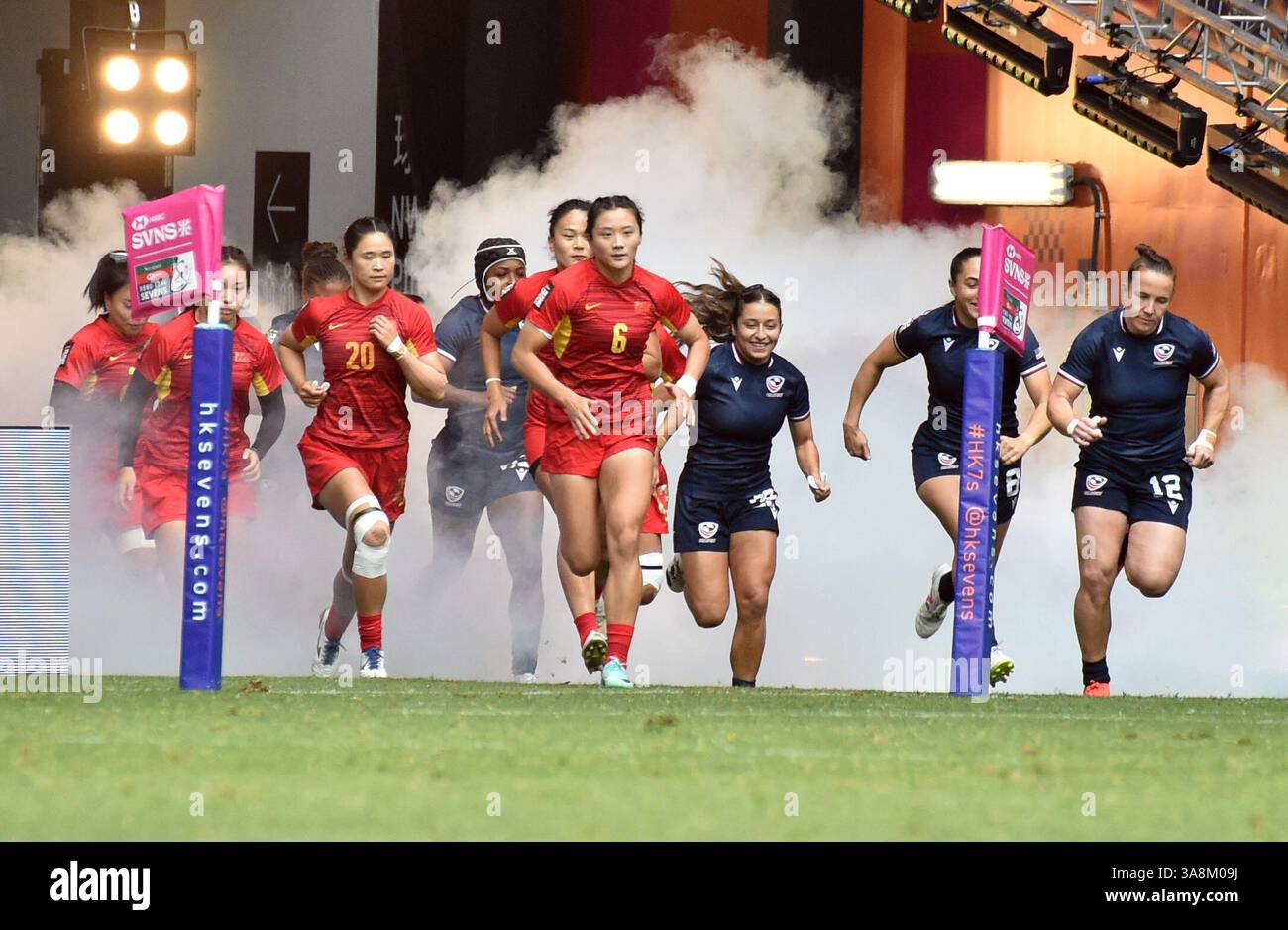 (250329) -- HONG KONG, March 29, 2025 (Xinhua) -- Players run into the ...