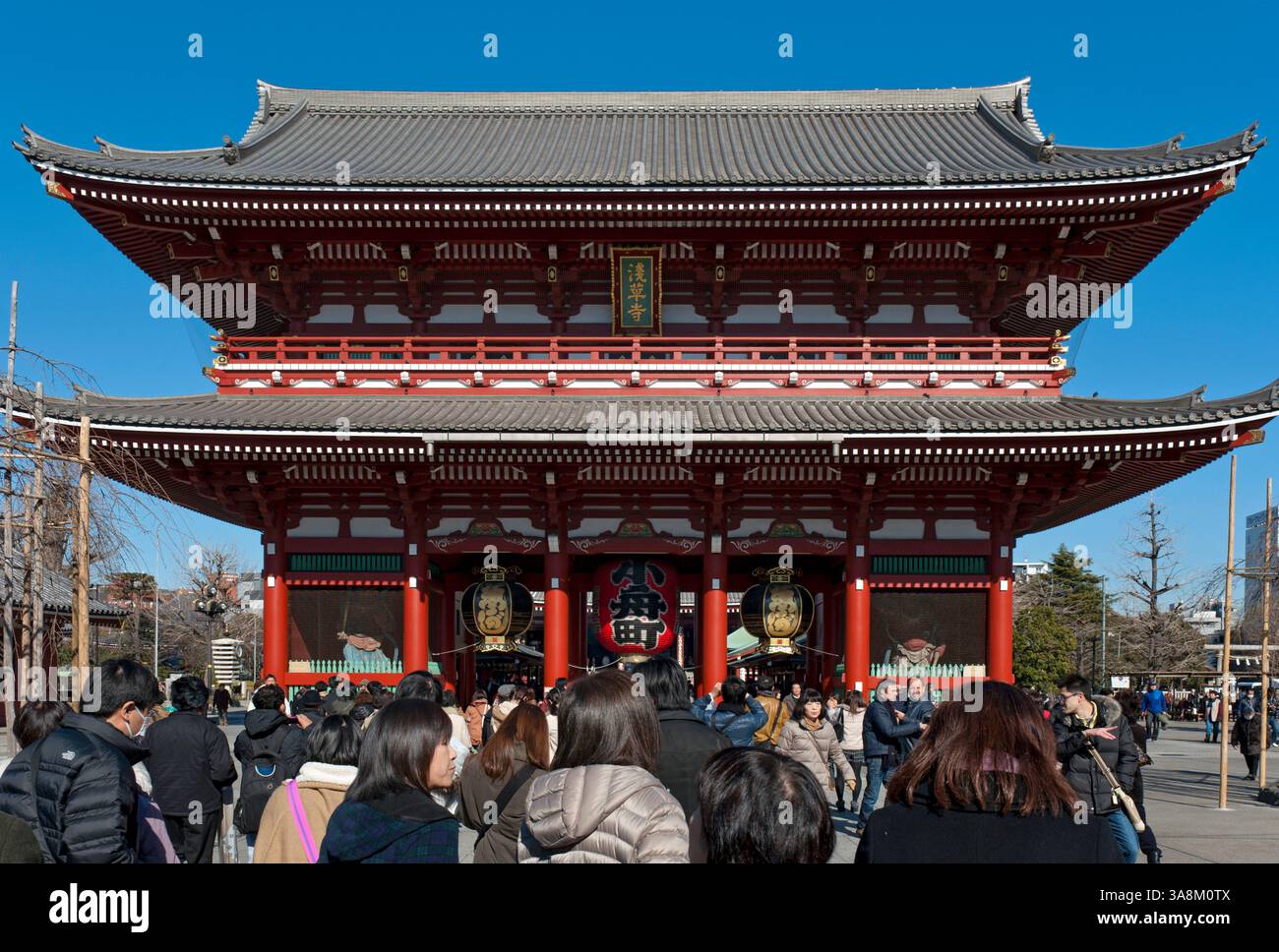 Sensoji is the oldest Buddhist temple in Tokyo. View of the Hozomon ...